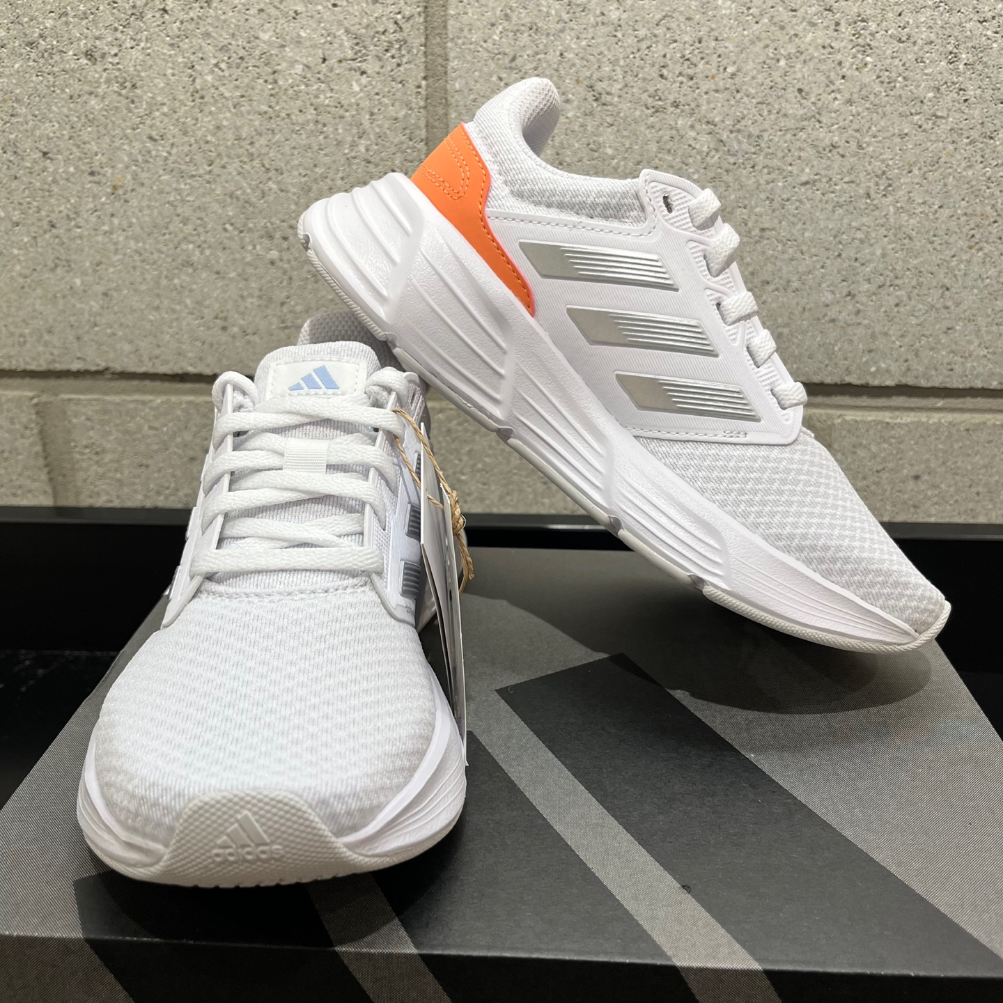 아디다스 [매장정품] 런닝화 알파부스트 V1 HP2759 화이트- 이랜드몰