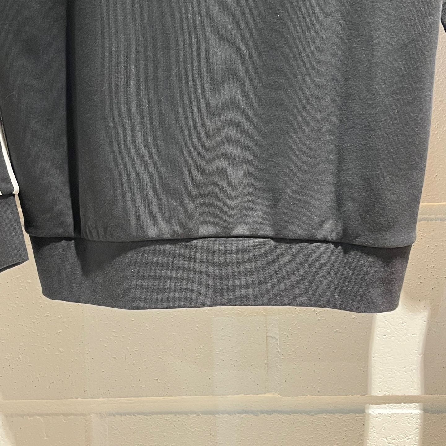 아디다스 [매장정품] 남여공용 맨투맨 긴팔티 3줄 에센셜 크루 DQ3083- 이랜드몰