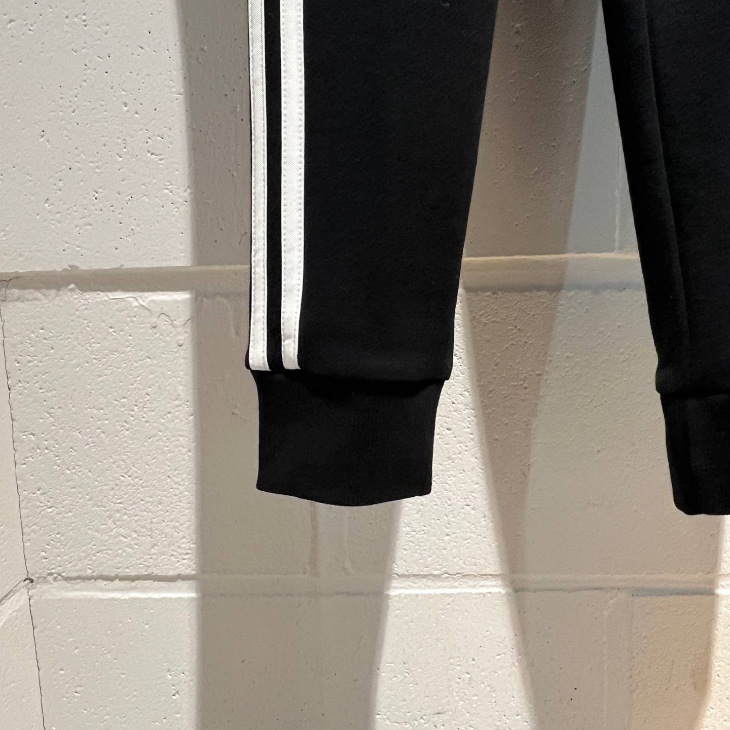 아디다스 [매장정품] 긴바지 에센셜 3S 프렌치 테리 커프트 팬츠 IC8770 블랙- 이랜드몰