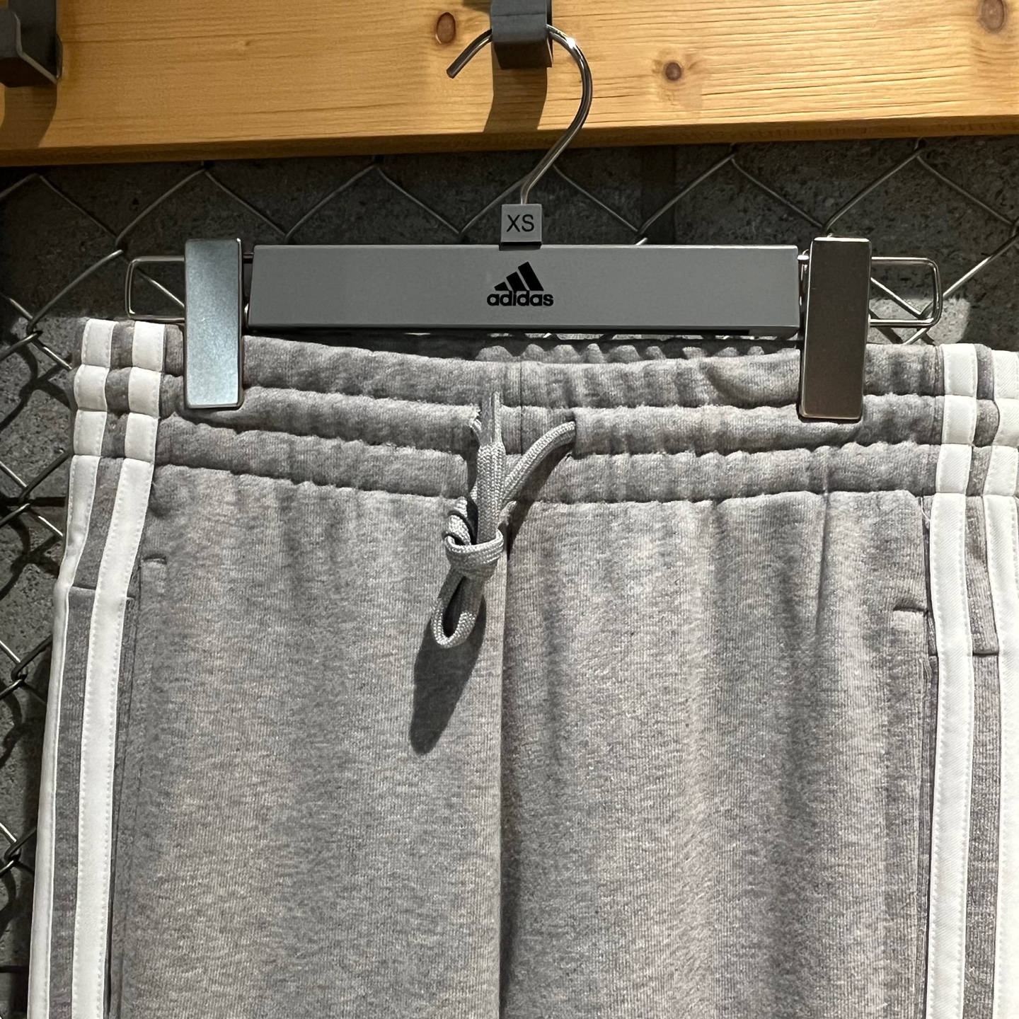 아디다스 [매장정품] 긴바지 에센셜 3S 프렌치 테리 커프트 팬츠 IC9922 그레이- 이랜드몰