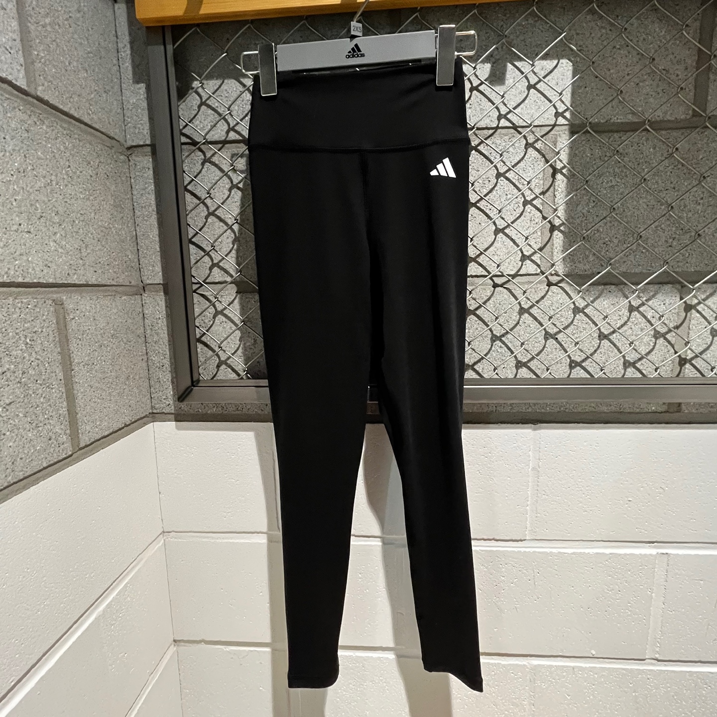 아디다스 [매장정품] 레깅스 트레이닝 에센셜 하이 웨이스트 7/8 HC8934 블랙- 이랜드몰