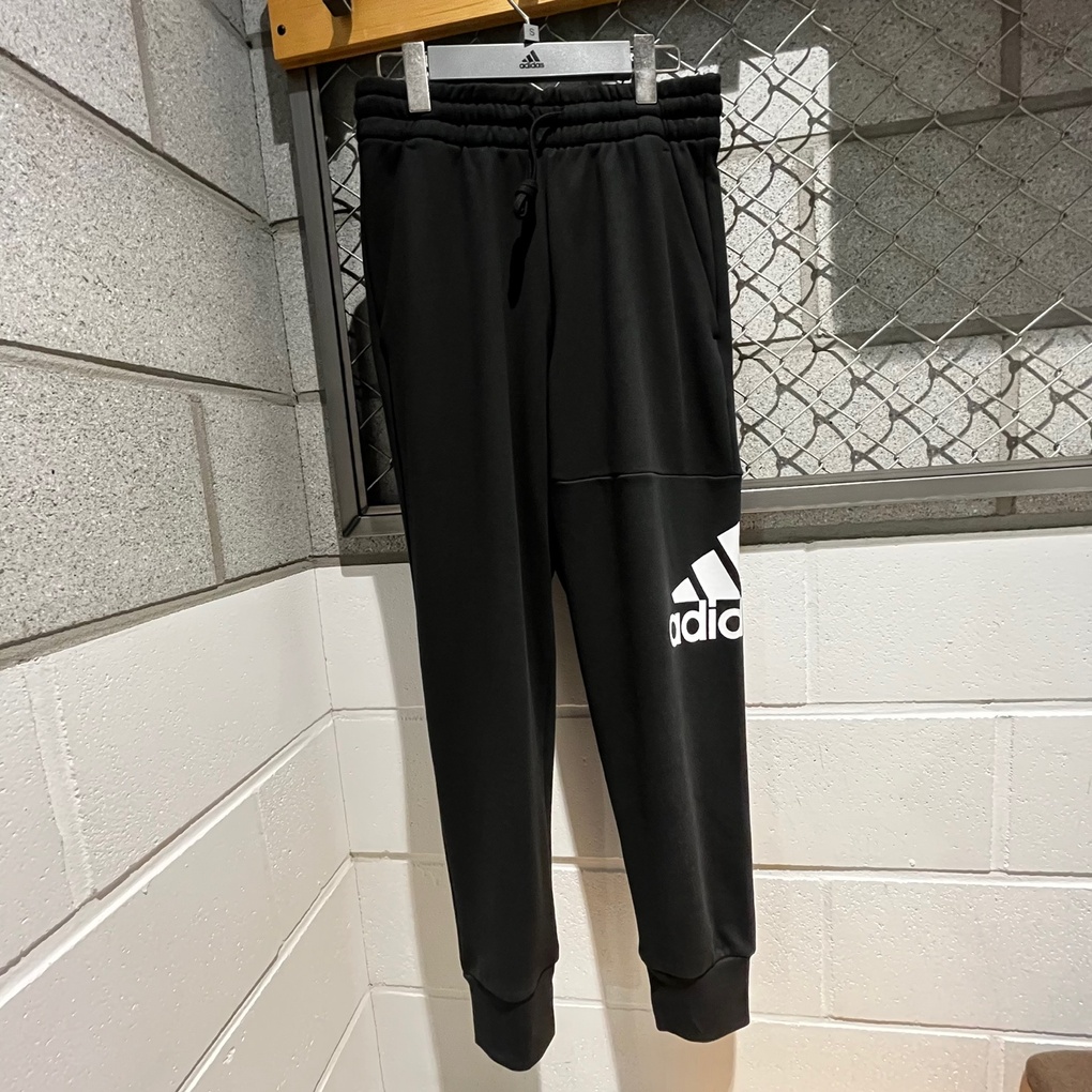 아디다스 [매장정품] 긴바지 에센셜 프렌치 테리 테이퍼드 커프 로고 팬츠 HA4342 블랙- 이랜드몰