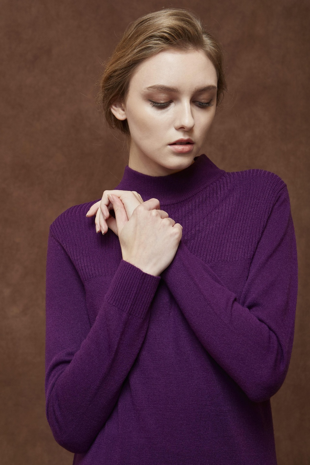 그렉노먼 여성 자수로고 캐시터치 니트 (퍼플)_HWG18-KT401- 이랜드몰