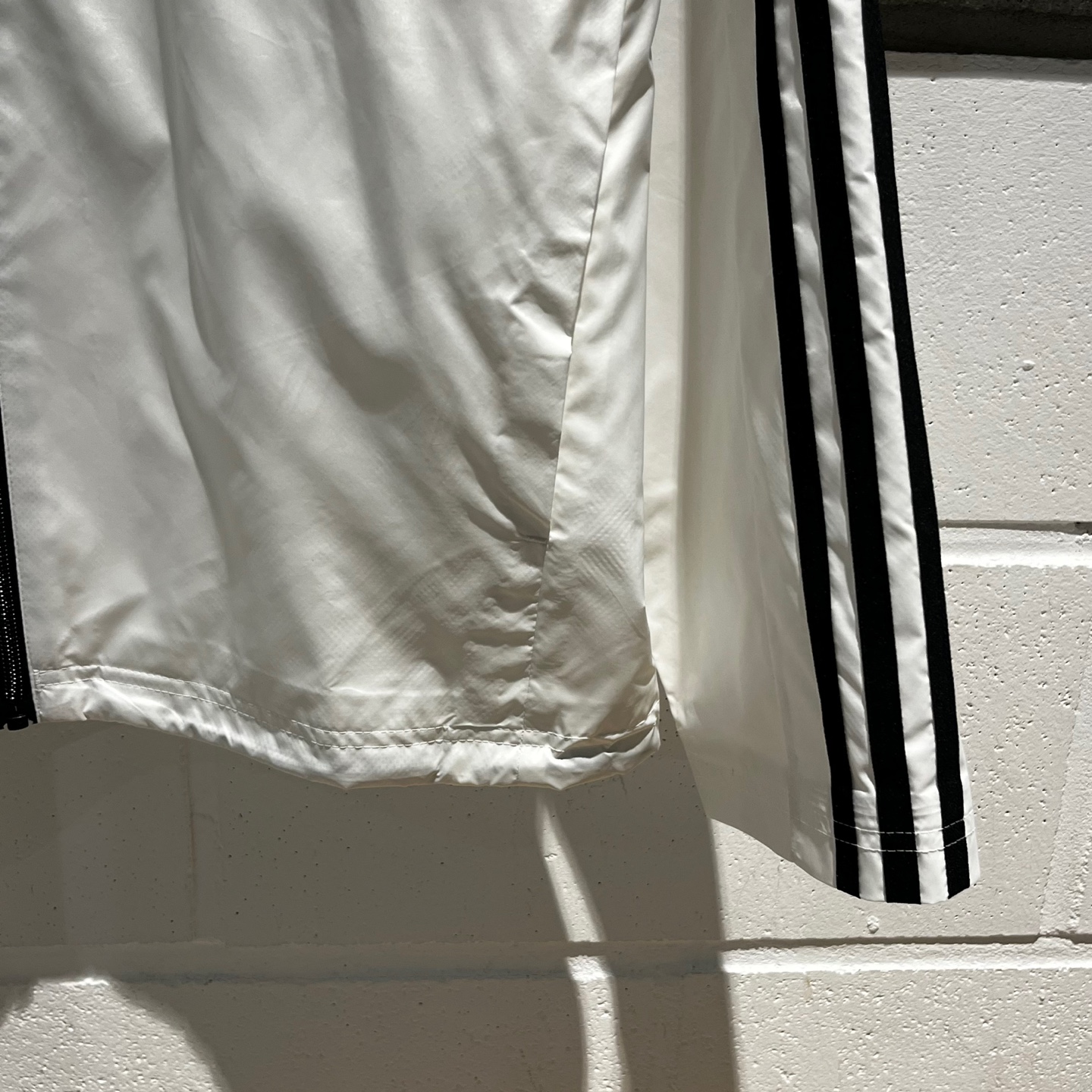 아디다스 [매장정품] 바람막이 에센셜 3S 우븐 윈드브레이커 IB0382 화이트- 이랜드몰