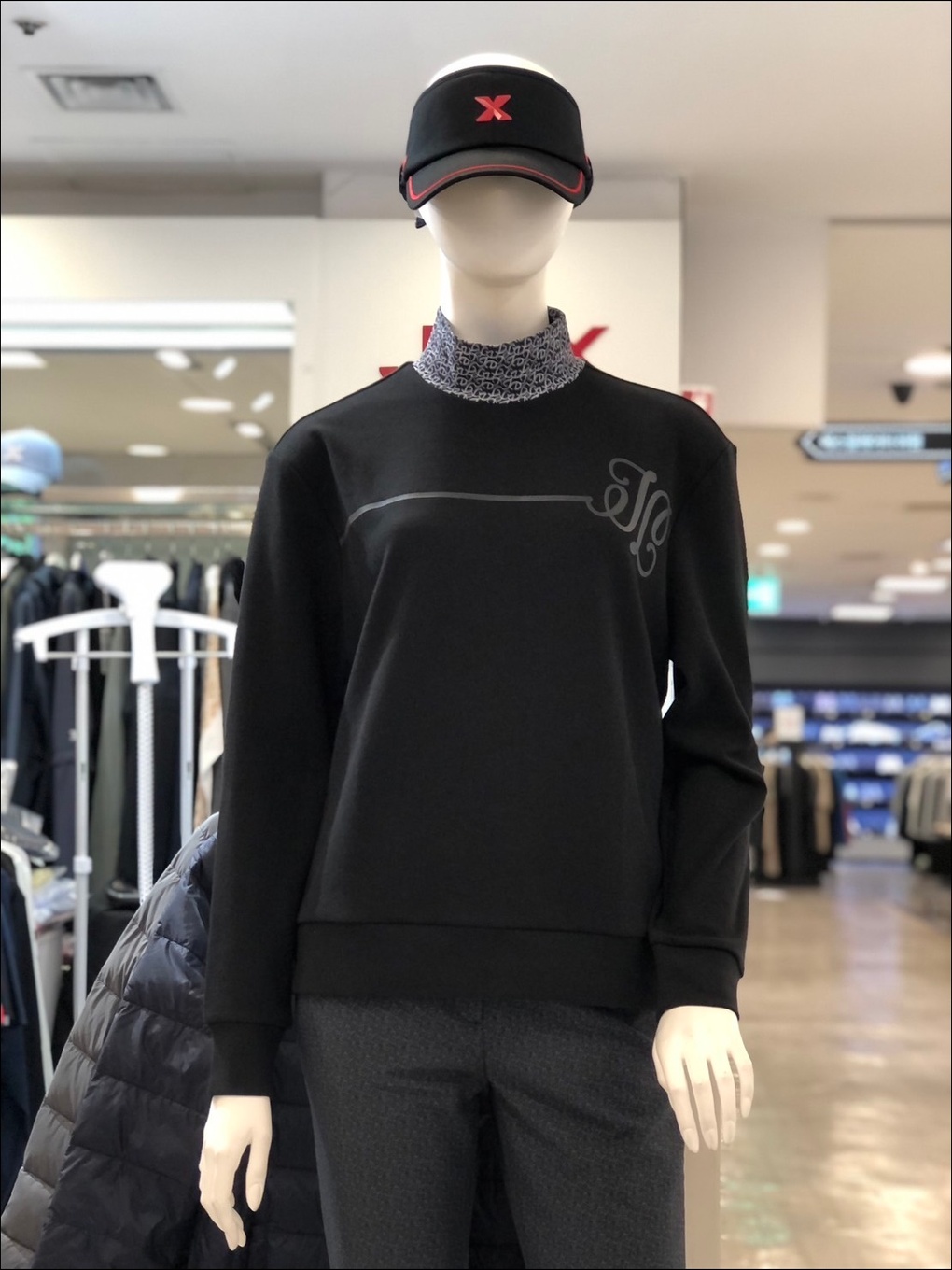 JDX여성가을 로고 패턴 포인트 루즈핏 하이넥 티셔츠(X2TLU7449) BK- 이랜드몰