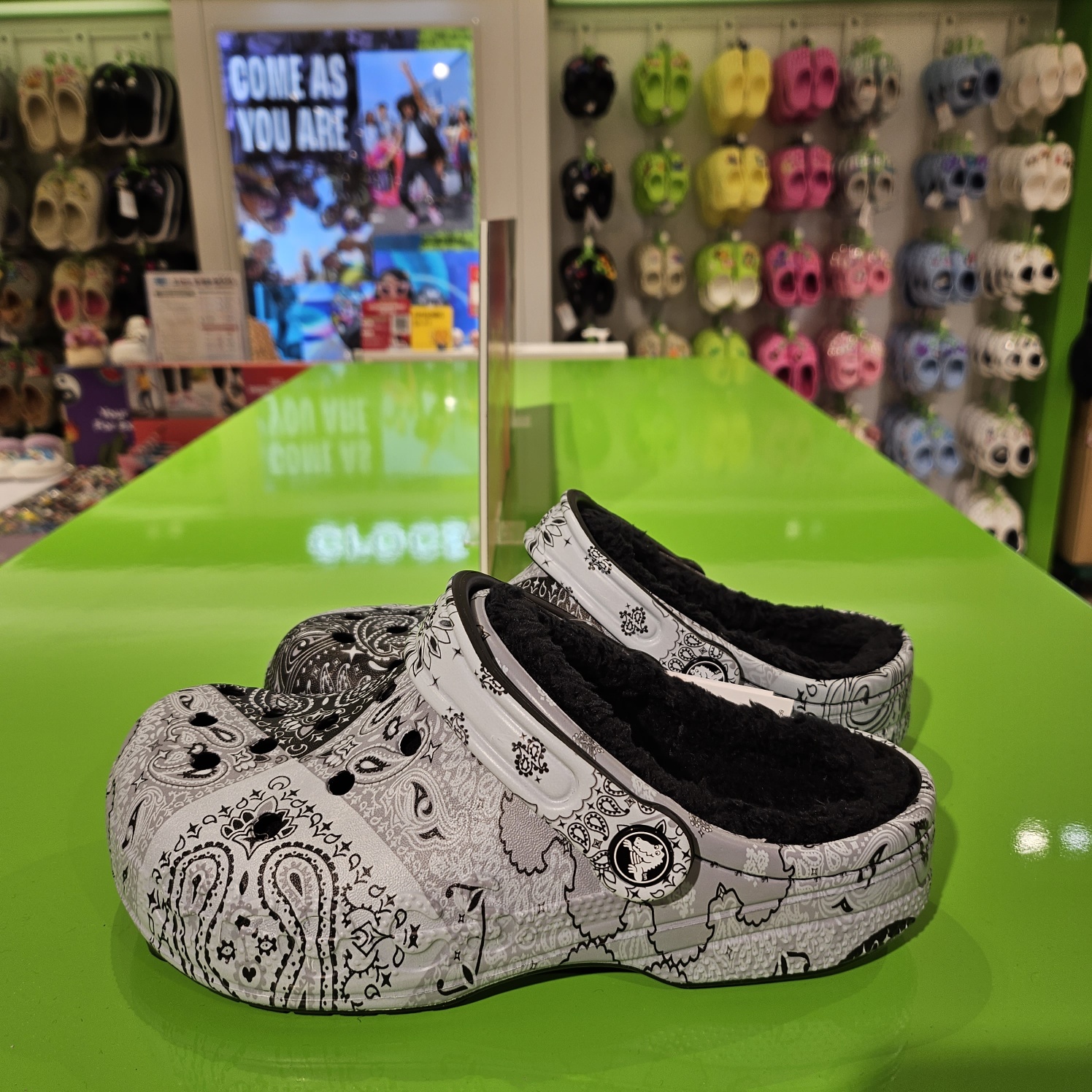 크록스 바야 라인드 프린트 클로그 반다나 205975-0ZX- 이랜드몰