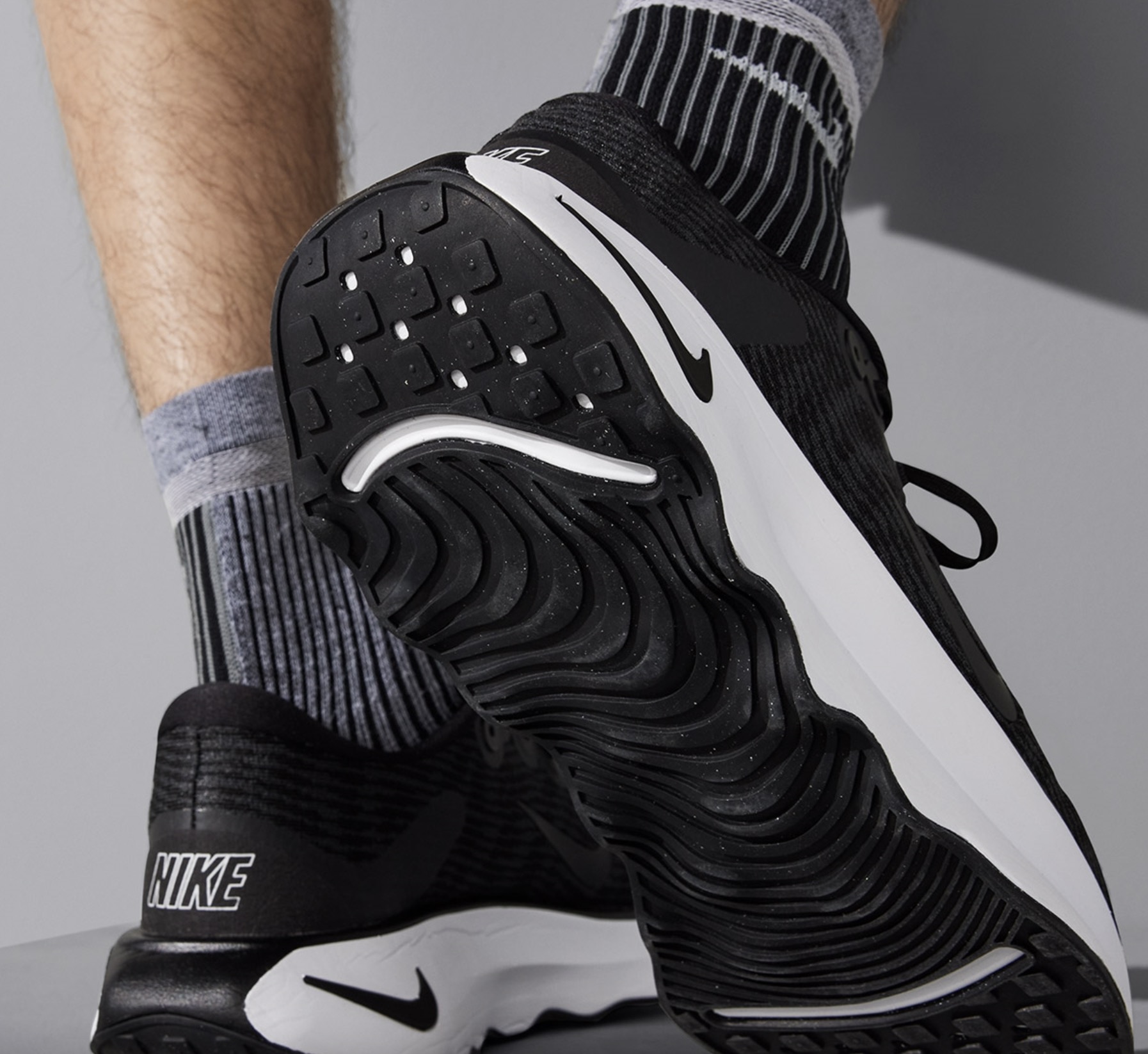 나이키 남성 런닝화 모티바 DV1237-001- 이랜드몰