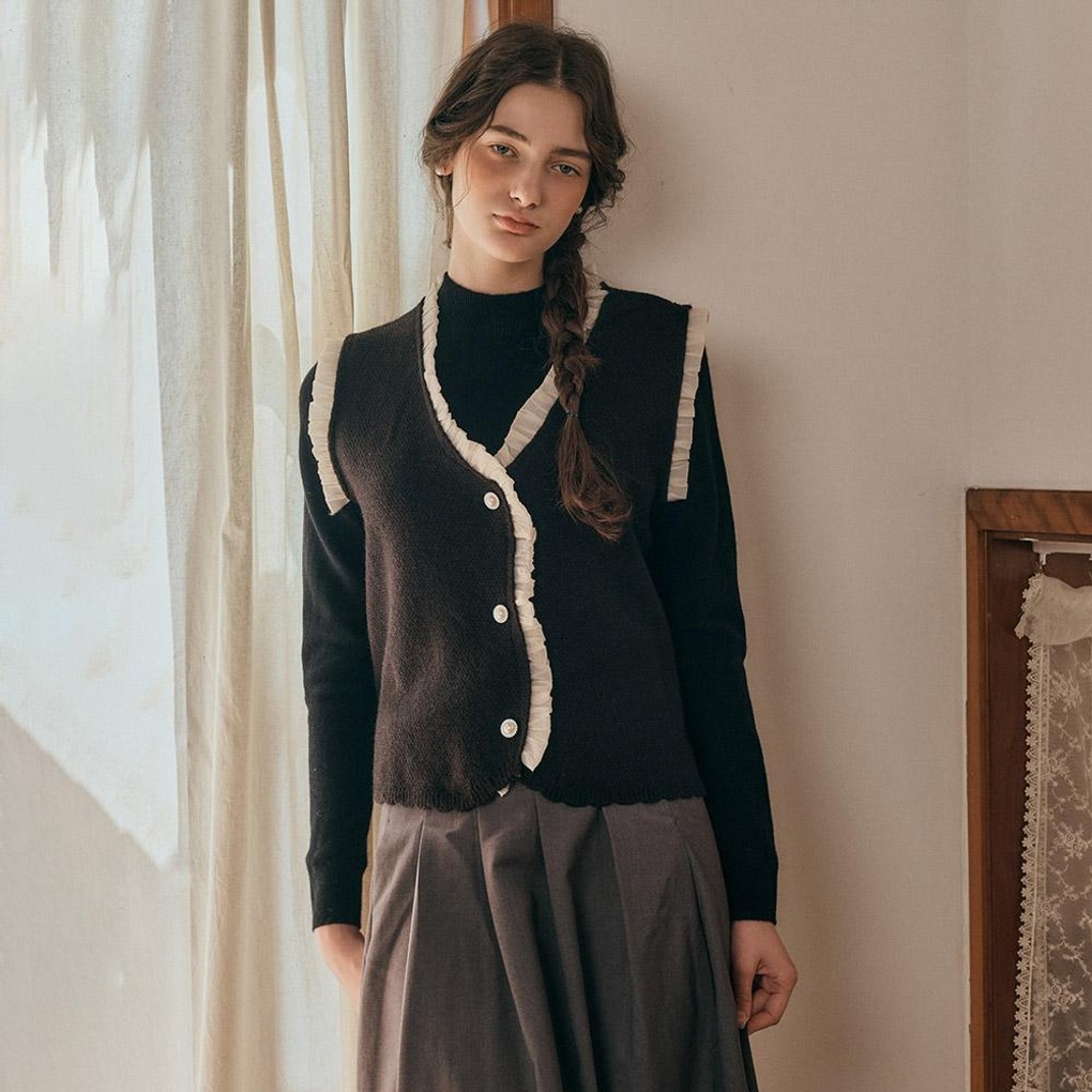 PM_Black ruffled knitted vest- 이랜드몰