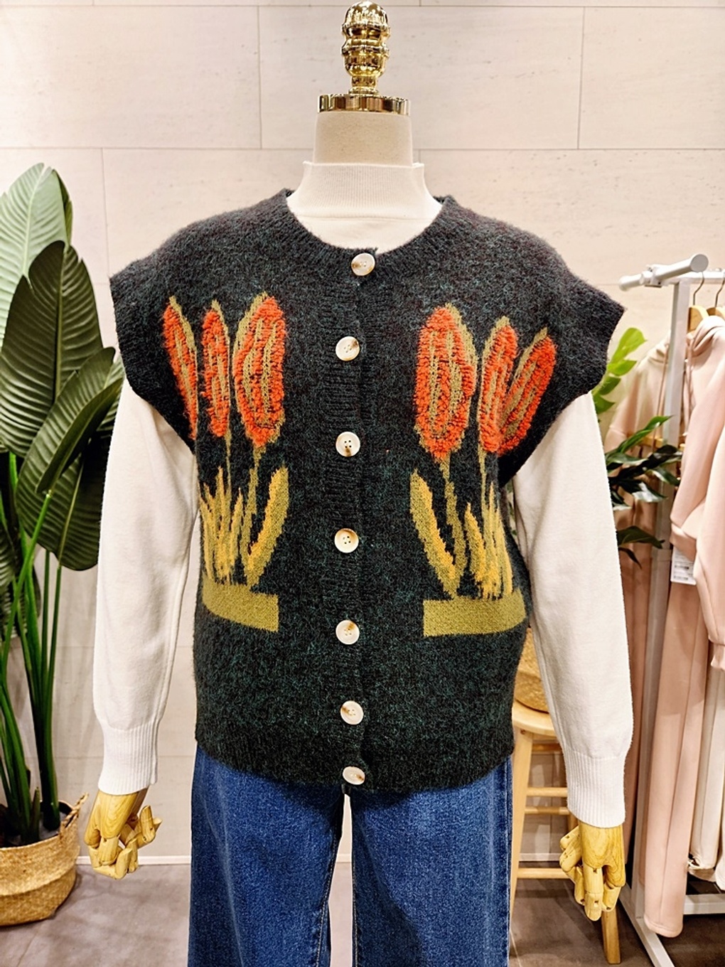 에잇컨셉 BC무배 J026세송VE(KT) 라운드단추조끼 (C23J3FVE011)- 이랜드몰