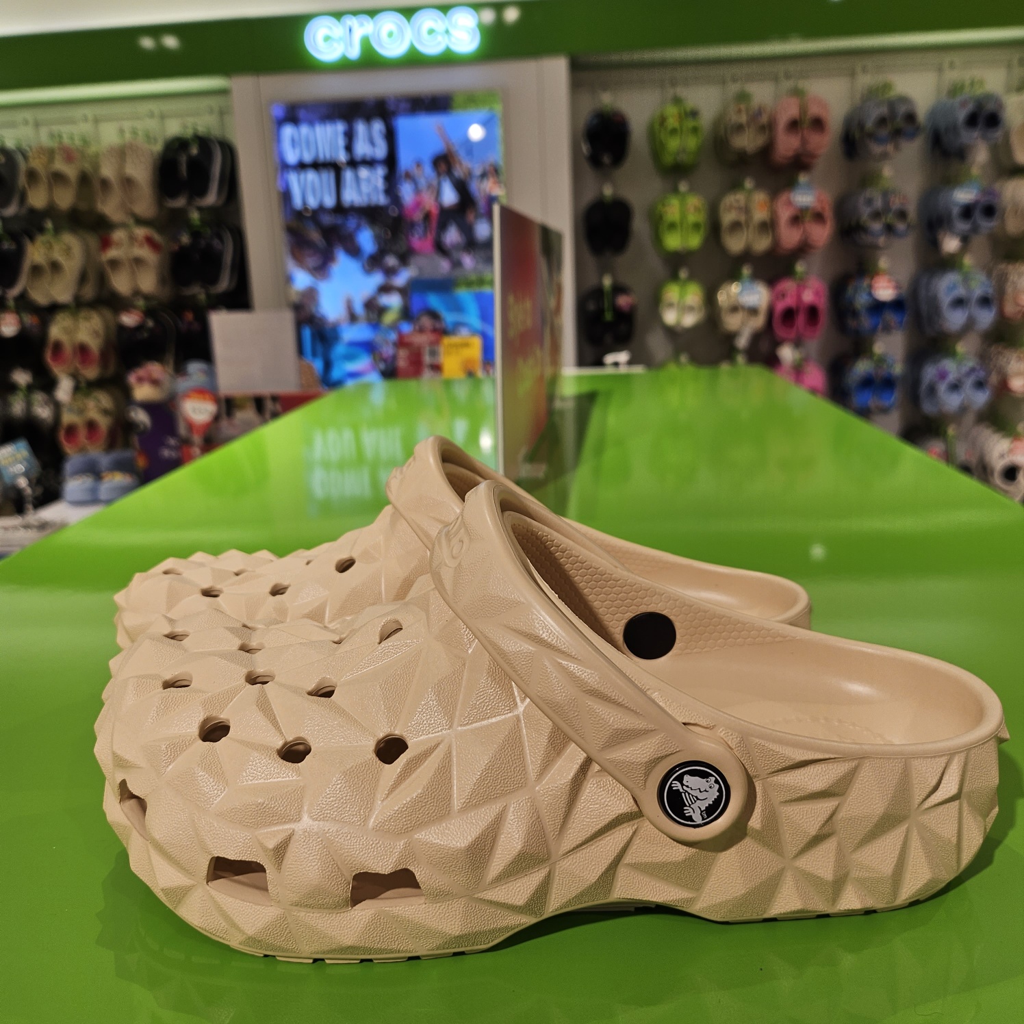 크록스 클래식 지오메트릭 클로그 209563-2DS- 이랜드몰