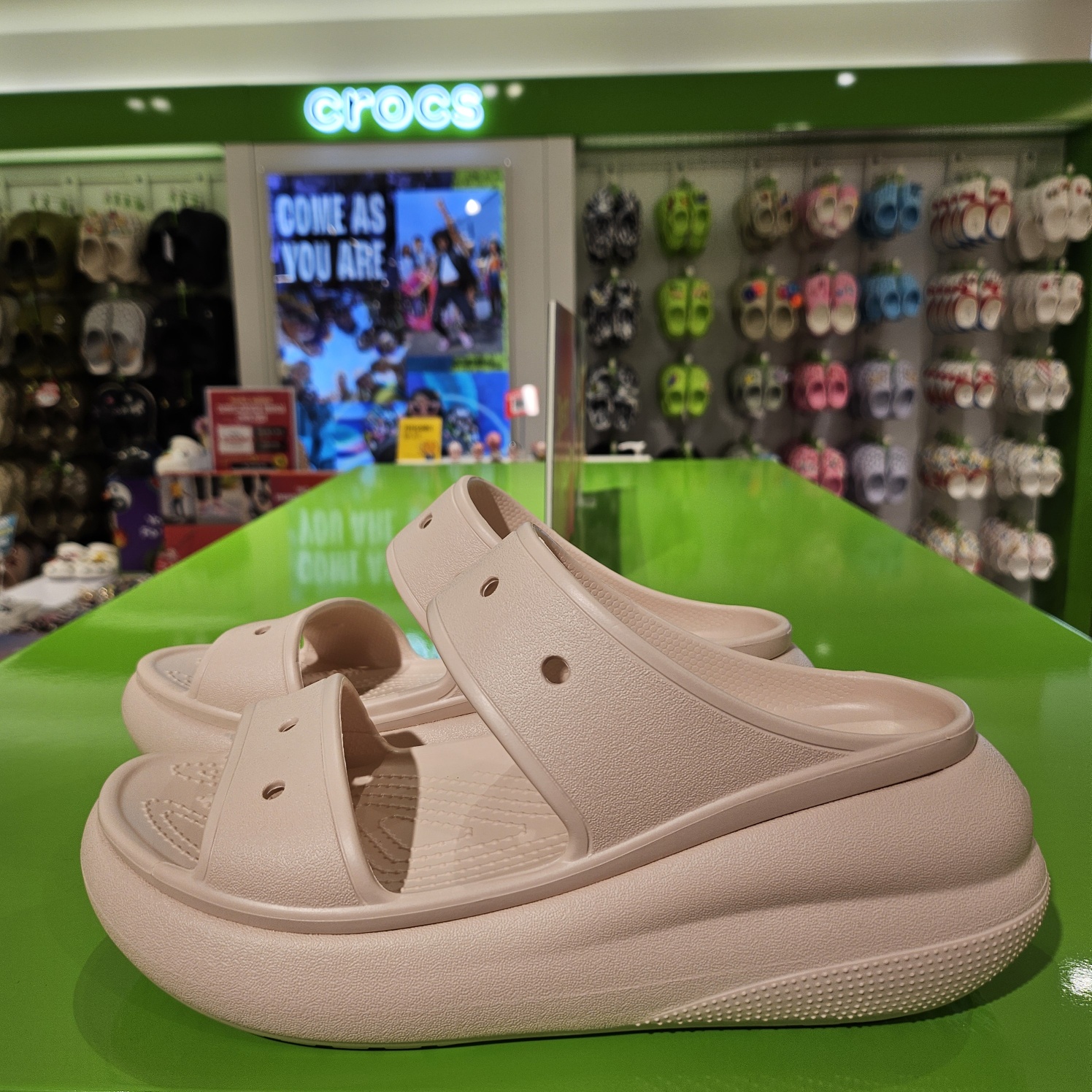 크록스 크러쉬 샌들 207670-6UR 신구로점- 이랜드몰