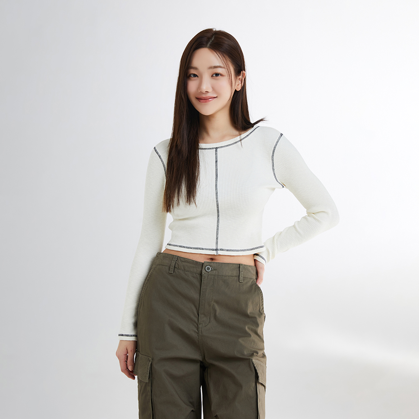 [여성용] (QR) 배색 스티치 티셔츠_SPLWE23G91- 스파오