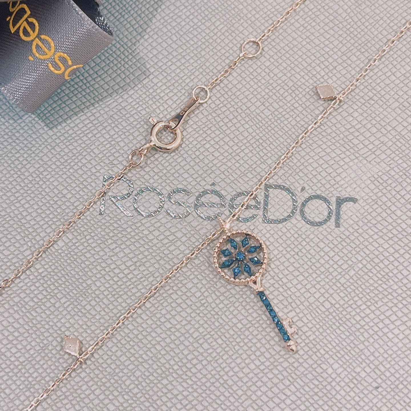 (로제도르) 18K 블루다이아몬드 열쇠 목걸이 18FNDA-A-0045- 이랜드몰