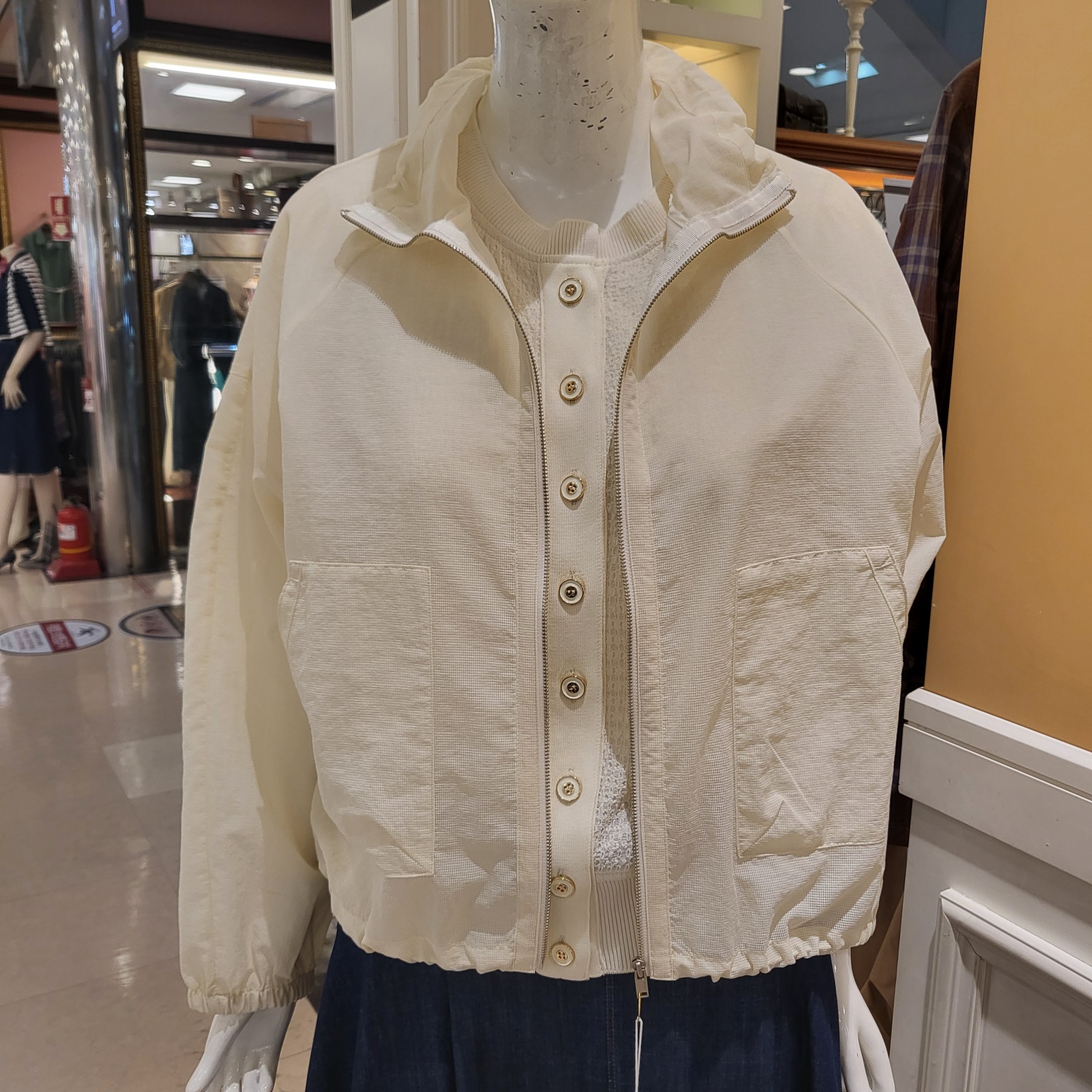 BCBG 비씨비지 여름24 톰슨 점퍼 B4B5R148- 이랜드몰