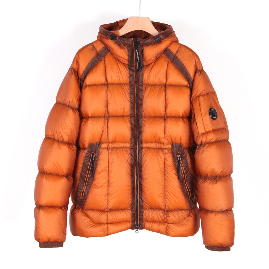 [CP컴퍼니] 24FW DD 쉘 후드 패딩 봄베이브라운 17CMOW210A006099A43- 이랜드몰