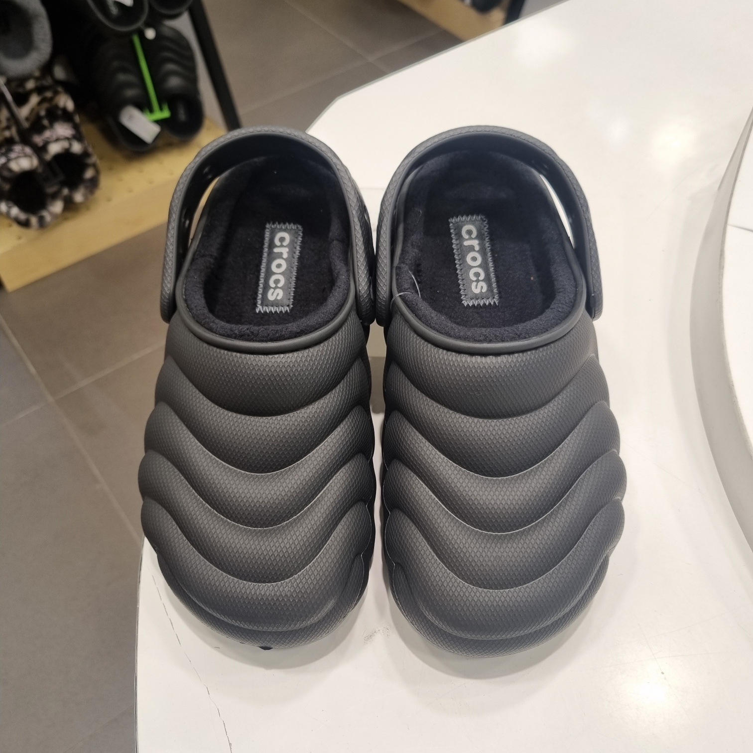 클래식 라인드 오프퍼프 클로그 210059-001- 이랜드몰