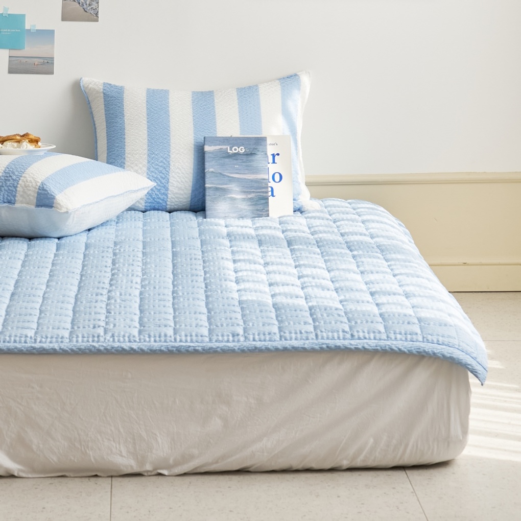 ON 4면 고정밴드가 있는 팝핑 시어서커 패드 F 블루 265*205_CV2225061- 모던하우스