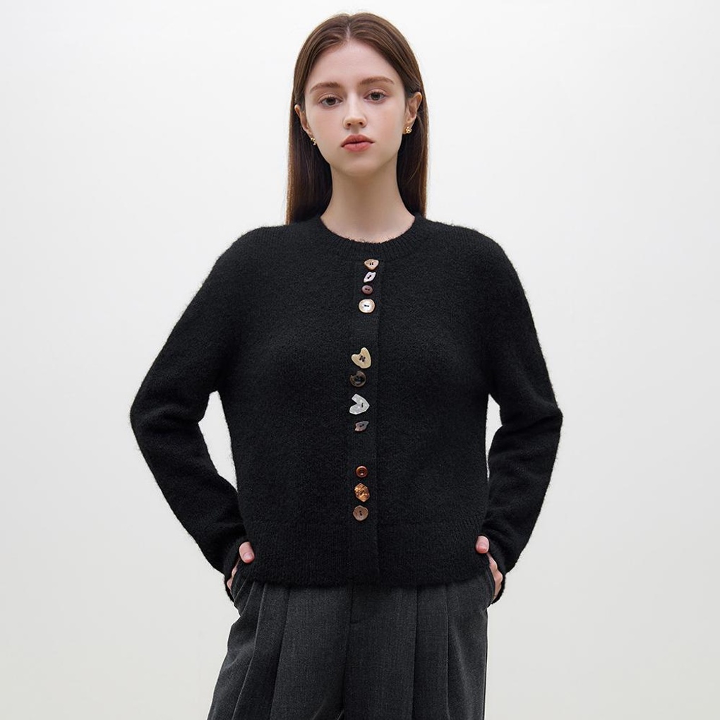 WD_Design button point sweater- 이랜드몰