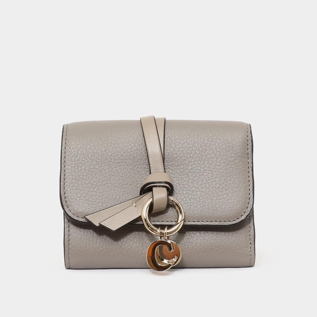 끌로에 24FW C스트랩로고 레더 여성 반지갑 CHC21WP945F57 053- 이랜드몰