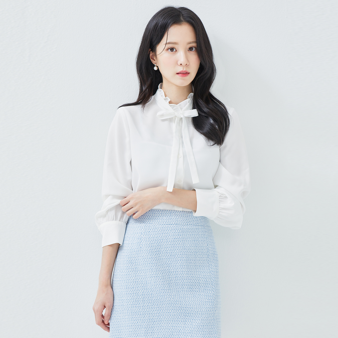 하이넥 리본 블라우스 (1color)_ RMBLD11R12- 이랜드몰