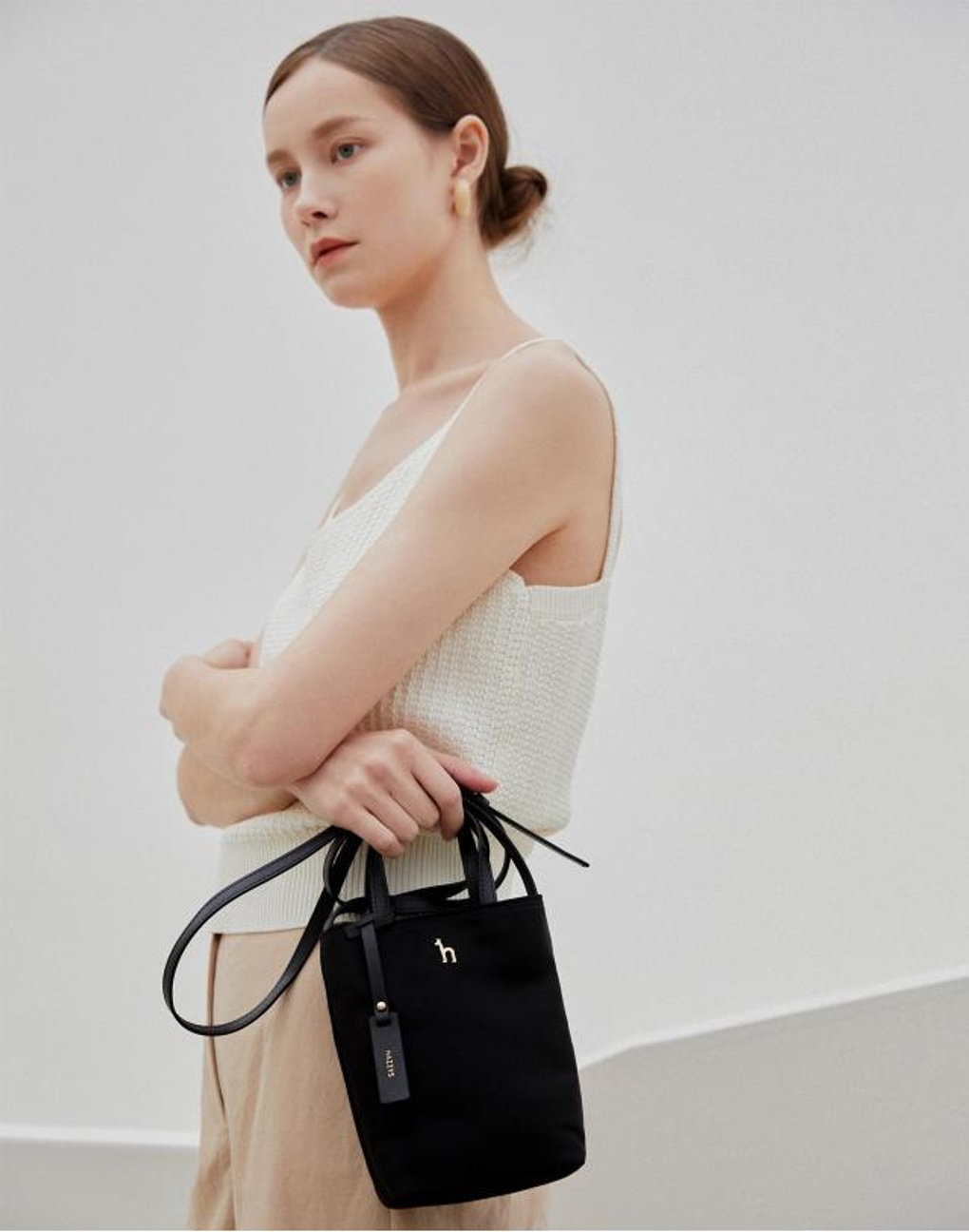 [21FW 헤지스 ACC 여성]SAVER 블랙 퍼피로고 나일론 미니 크로스백_HIWA1FE80BK- 이랜드몰