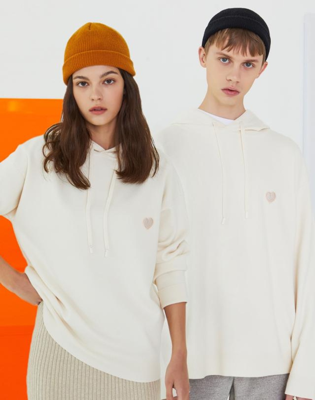 [20FW TNGT 남성]아이보리 솜사탕 세미오버핏 하트자수 후디_TGSW0D802CR- 이랜드몰