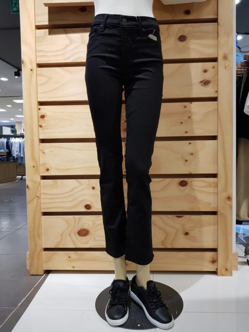 리바이스 여성 314 쉐이핑 슬림일자 블랙 청바지 19631-0000- 이랜드몰